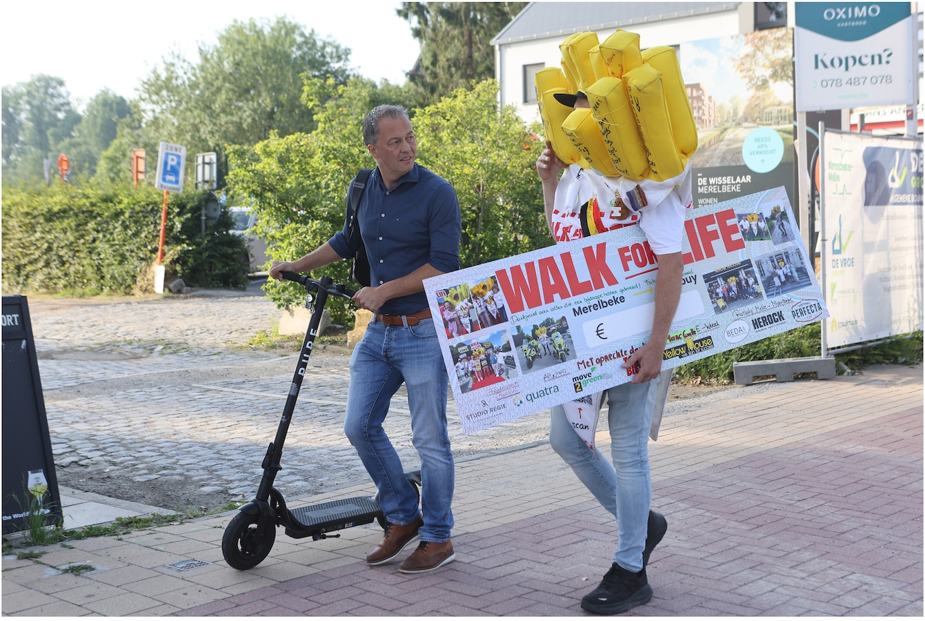 Joeri stapt met opbrengst van 10.100 euro van Walk For Life te voet ...
