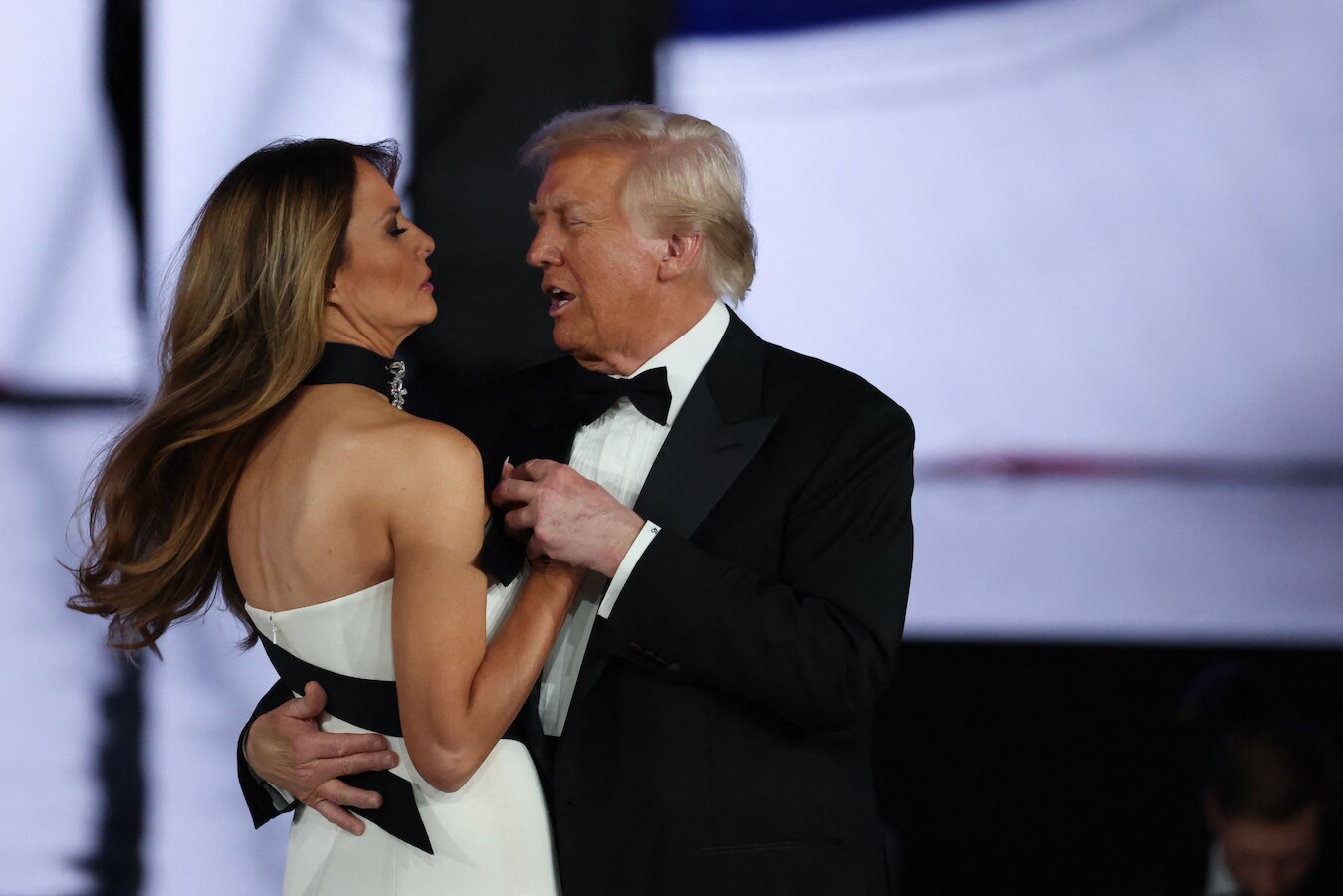 IN BEELD. Trump en first lady Melania dansen op inauguratieballs ...