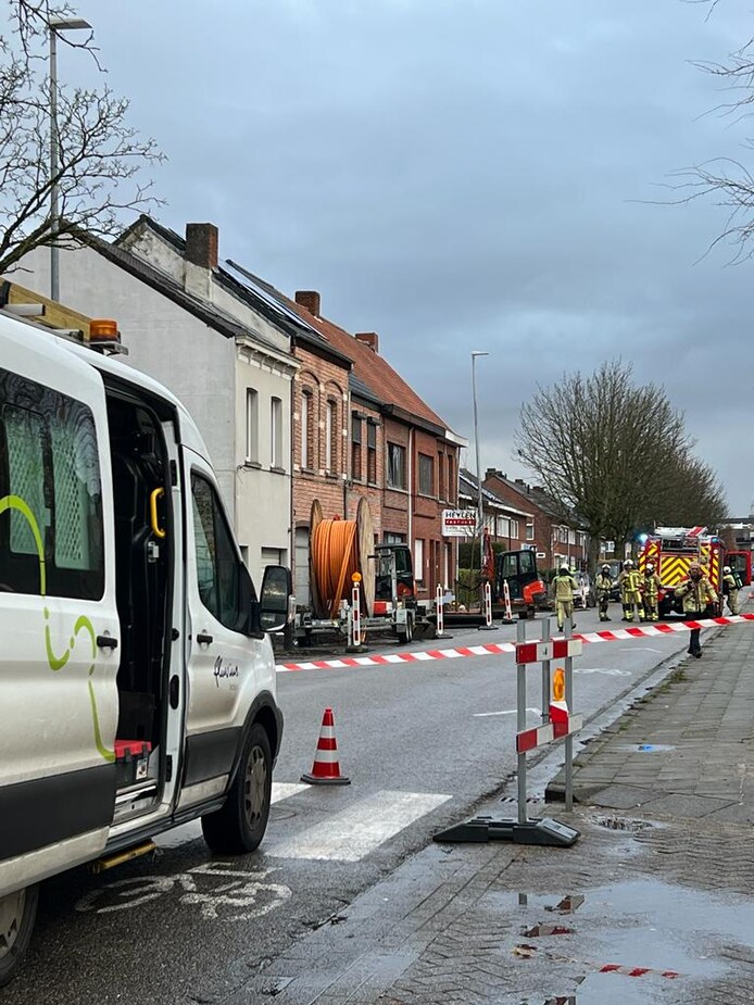 Gaslek op Steenweg op Gierle: geen doorgaand verkeer mogelijk ...