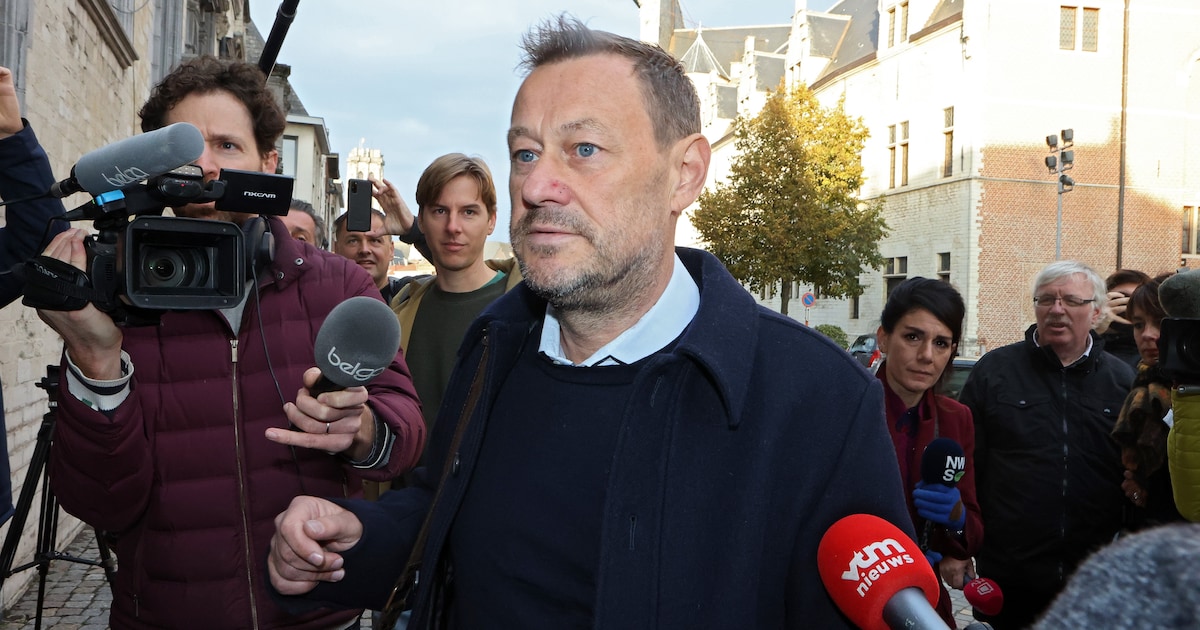 Bart De Pauw gespot met cameraploeg in Antwerpen: tv-maker weer aan het ...