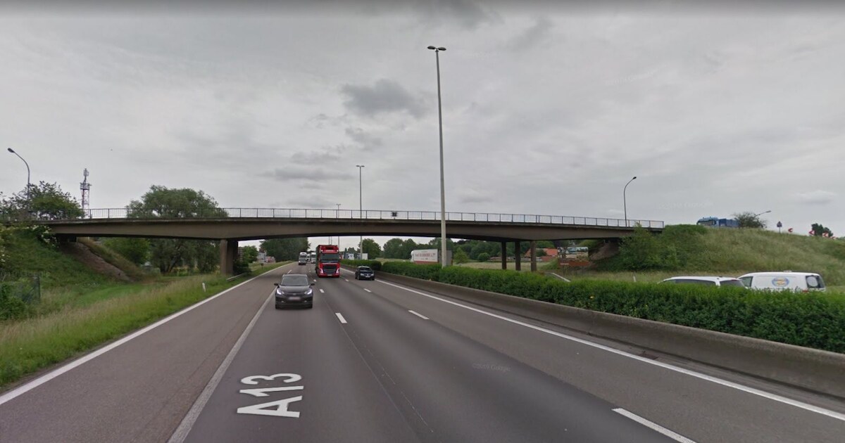 Busstrook versperd op E313 richting Antwerpen ter hoogte van Wommelgem ...