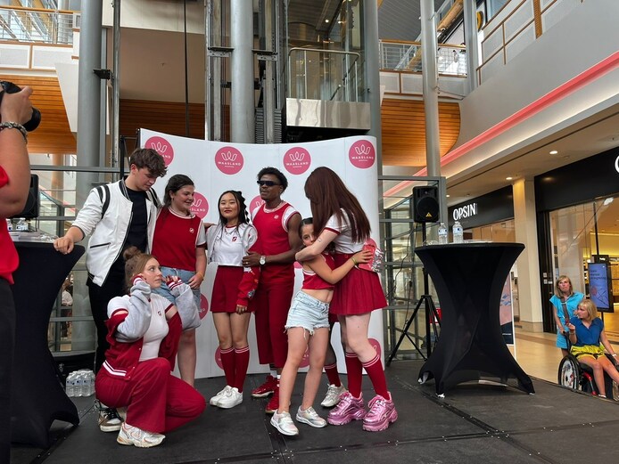 Signeersessie No Direction en Liam van Milo brengt 350 fans op de been ...