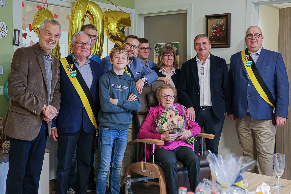 “De Nina van HLN bewaar ik in mijn koelkast”: Maria uit Waarschoot ...