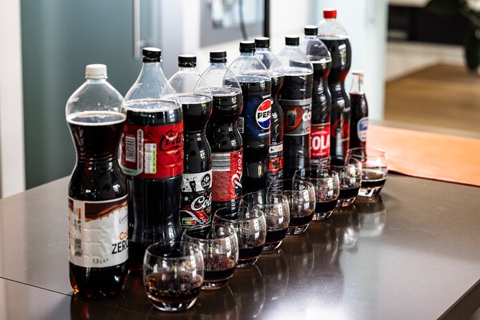 Is Coca-Cola Zero écht de lekkerste? Luc Bellings proeft blind 10 ...
