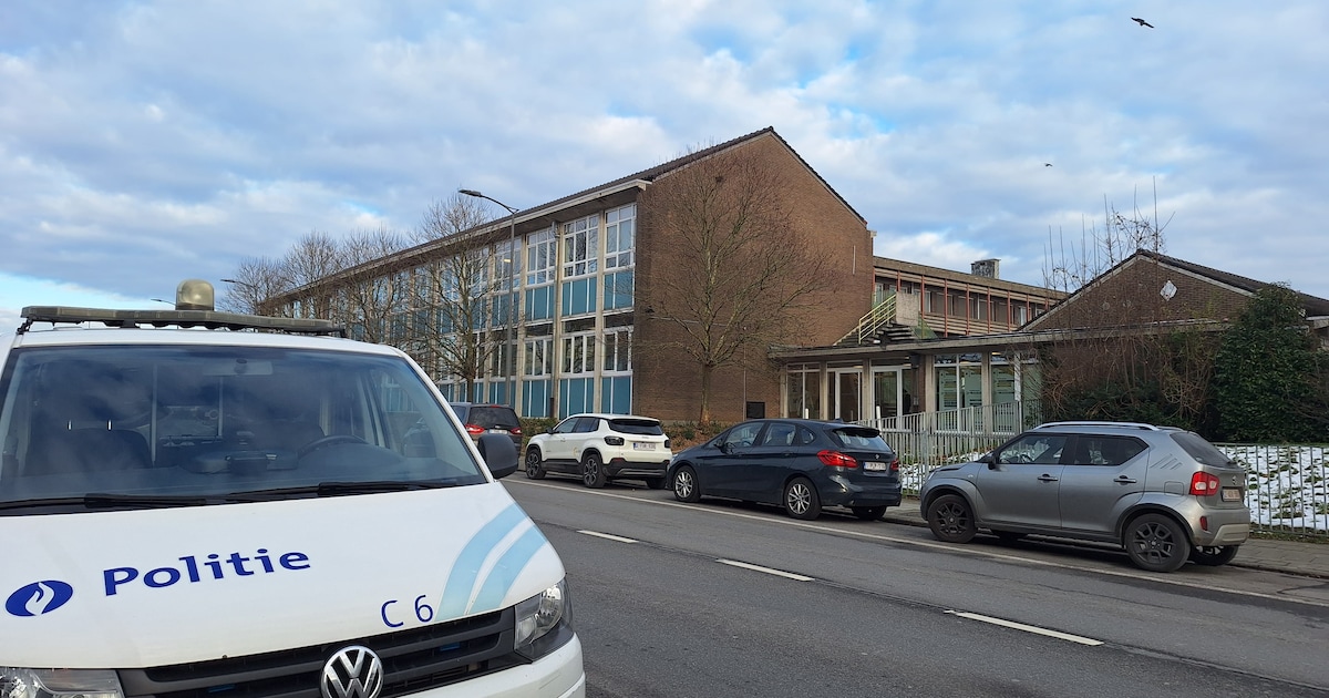 Nadat 2 amokmakers secundaire school Kompaz binnendringen en ...