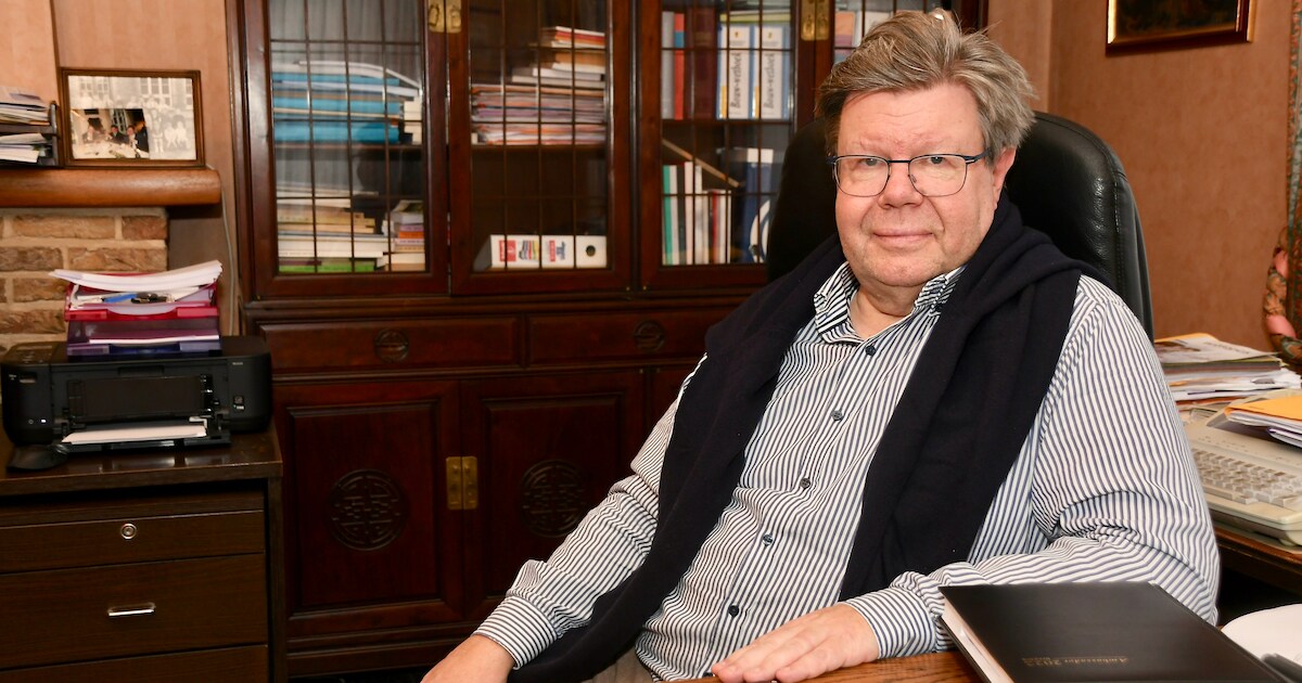 Koenraad Degroote draagt al 35 jaar burgemeesterssjerp en viert dat met ...