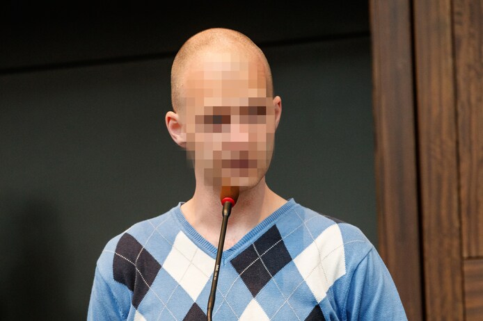 Stiefvader (31) getuigt bij eerste verhoor op assisenproces over ...