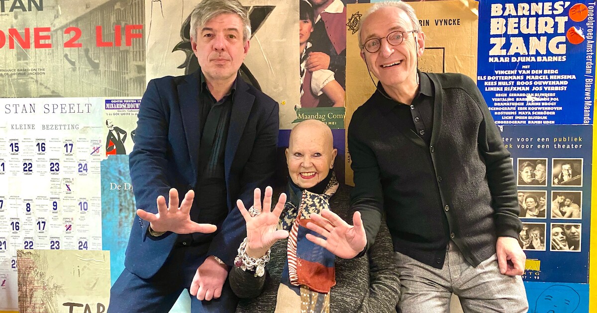 Handjes uitgereikt tijdens avondvullende show in de Minard | Gent | HLN.be