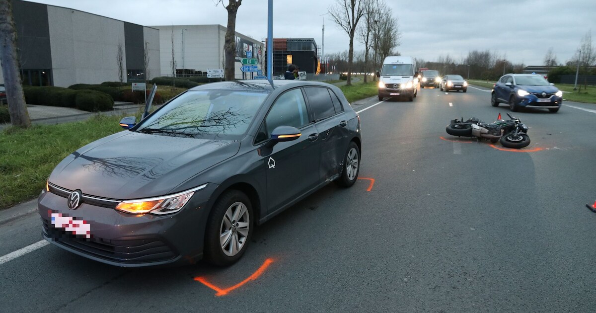 Motorrijder zwaargewond bij nieuwe aanrijding aan keukens van Moerzeke | Hamme | hln.be