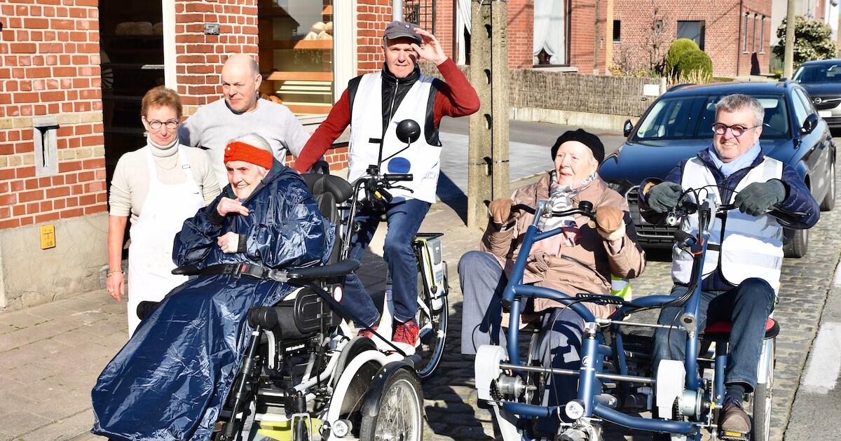 Roger De Vlaeminck keert met Agnes (95) en Leona (91) terug naar ...