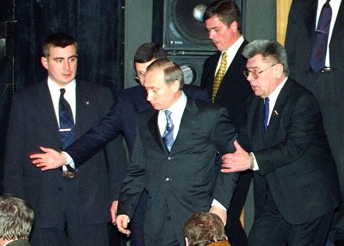 Hij verjoeg al eens een beer voor Poetin, nu moet hij Oekraïners weg ...