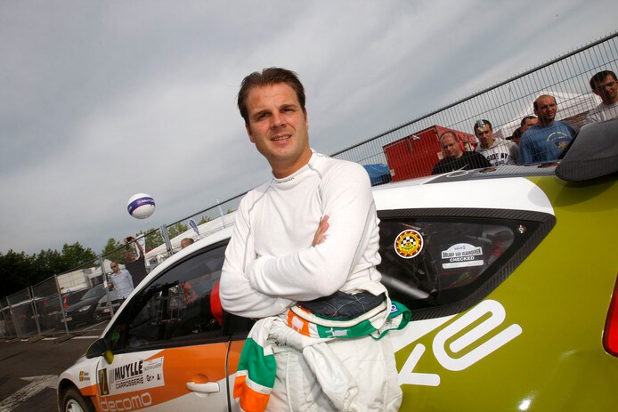 Wagen Pieter Tsjoen vat vuur tijdens shakedown Rally van Ieper | Auto ...