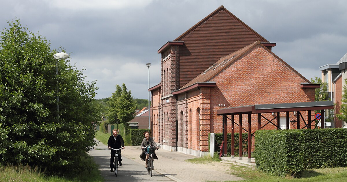 Heemkring stelt oude schoolplaten tentoon: “Iconen van de samenleving ...