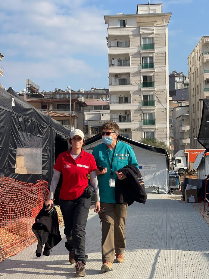 Dagboek van hulpverleners Els en Klara vanuit veldhospitaal in Turkije ...