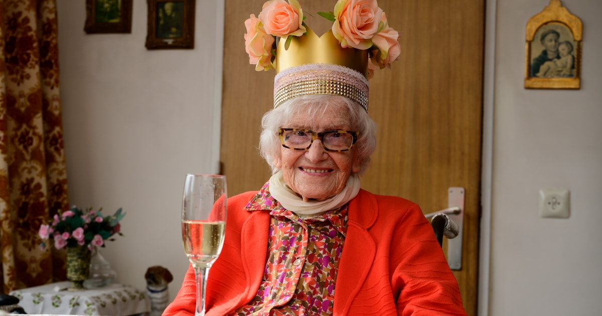 Oudste Belg Denise, terug thuis van het woonzorgcentrum, viert 110 jaar ...