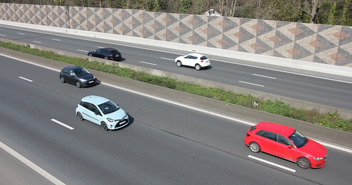 E40 gaat vrijdagnacht volledig dicht in Aalter, door werken aan brug in Drongen | Aalter | HLN.be