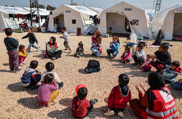 Turkse Rode Halve Maan onder vuur voor verkopen van tenten in plaats ...