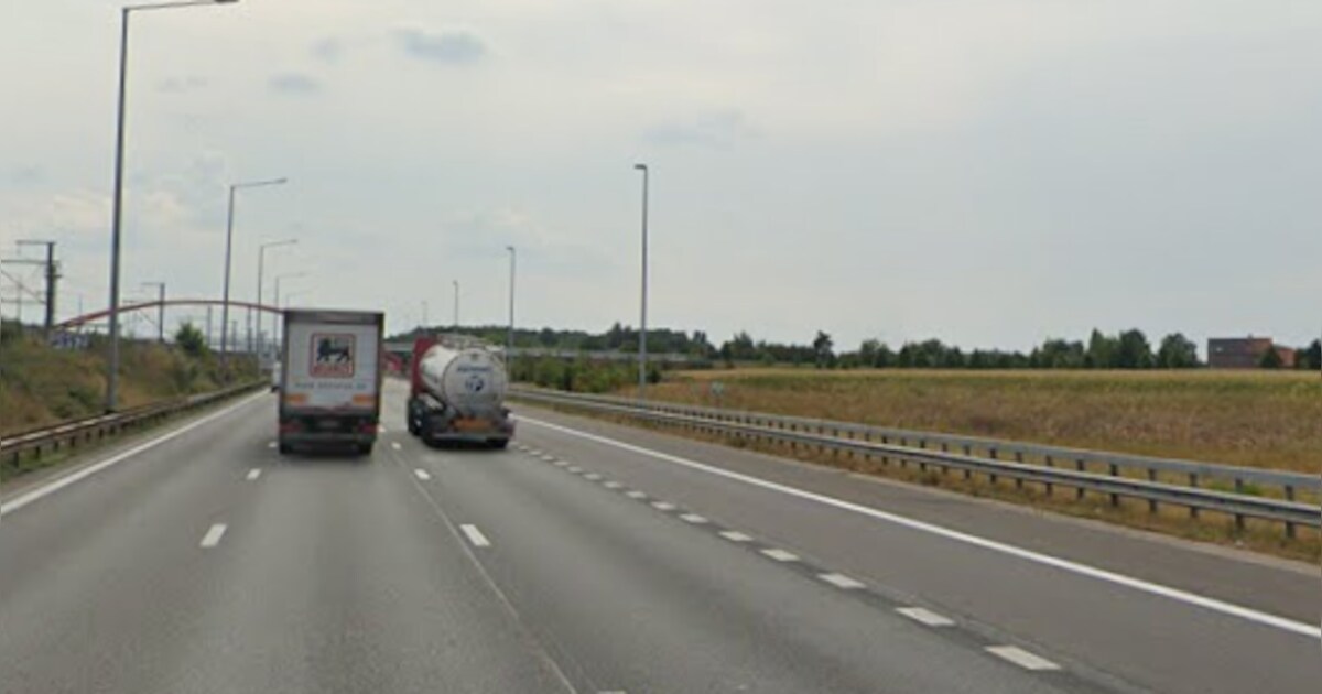 Linkerrijstrook versperd op E19 richting Brussel ter hoogte van Rumst ...