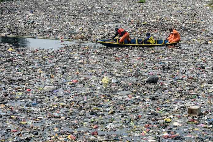 IN BEELD. Plan om meest vervuilde rivier ter wereld proper te maken ...