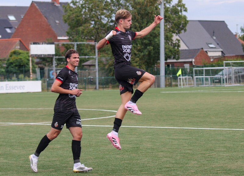 Jules Desot (Mandel Utd) met twee goals matchwinnaar in derby tegen ...