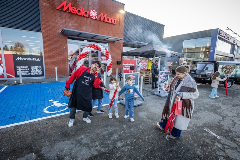 MediaMarkt Genk opent feestelijk net voor Black Friday: humor, tech en ...