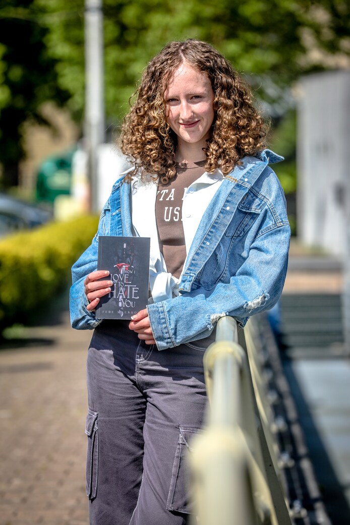 Amper 15 jaar, maar eerste boek van schrijftalent Febe ligt binnenkort tot in Amerika in de ...
