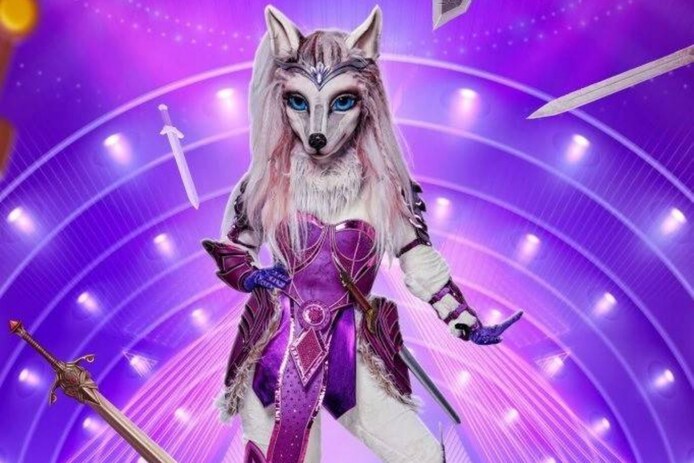 Een royale verrassing in Nederlandse ‘The Masked Singer’: lid van ...