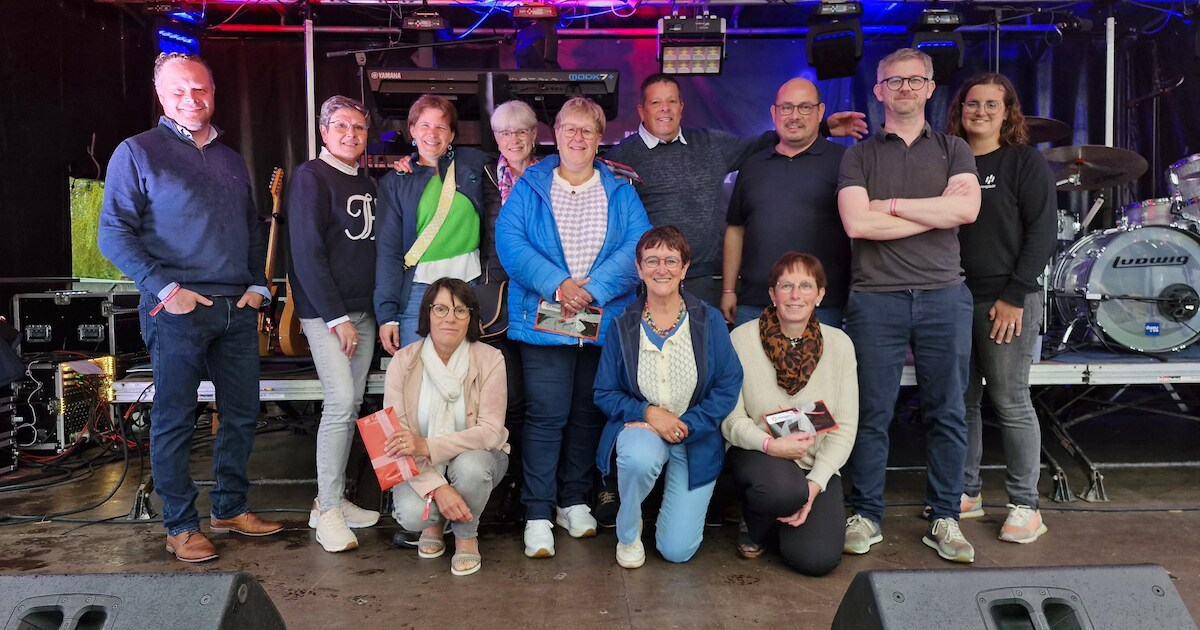 Hooglede huldigt personeelsleden | Hooglede | HLN.be