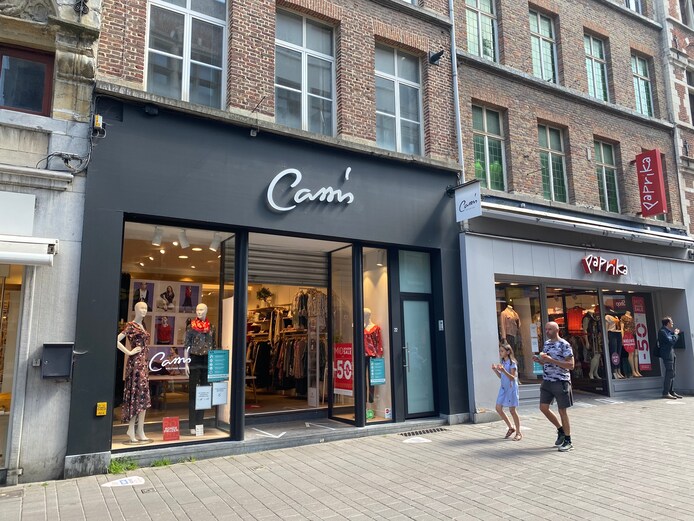 Kledingwinkel Cassis in Lange Munt sluit de deuren: “We worden uit het ...