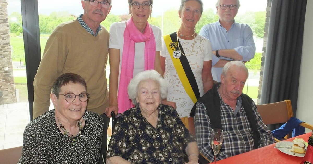 Bertha, aka 'Mémé cognac', wordt 101 | Deinze | HLN.be