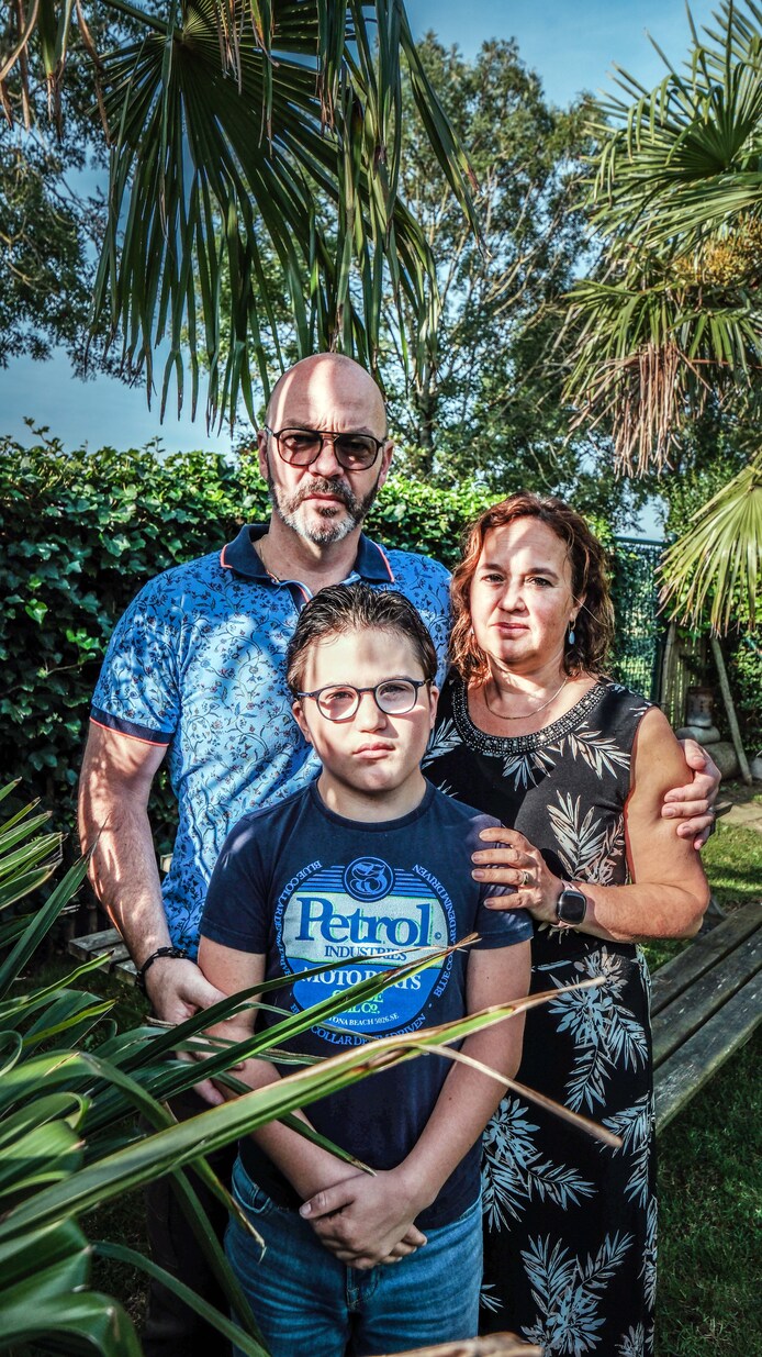 Jongen met beperking zit 4,5 uur per dag op de bus naar school en terug ...