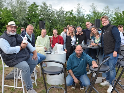 Nieuwe zomerbar Bar Broek in Welle succesvol van start: “Hopelijk wordt ...