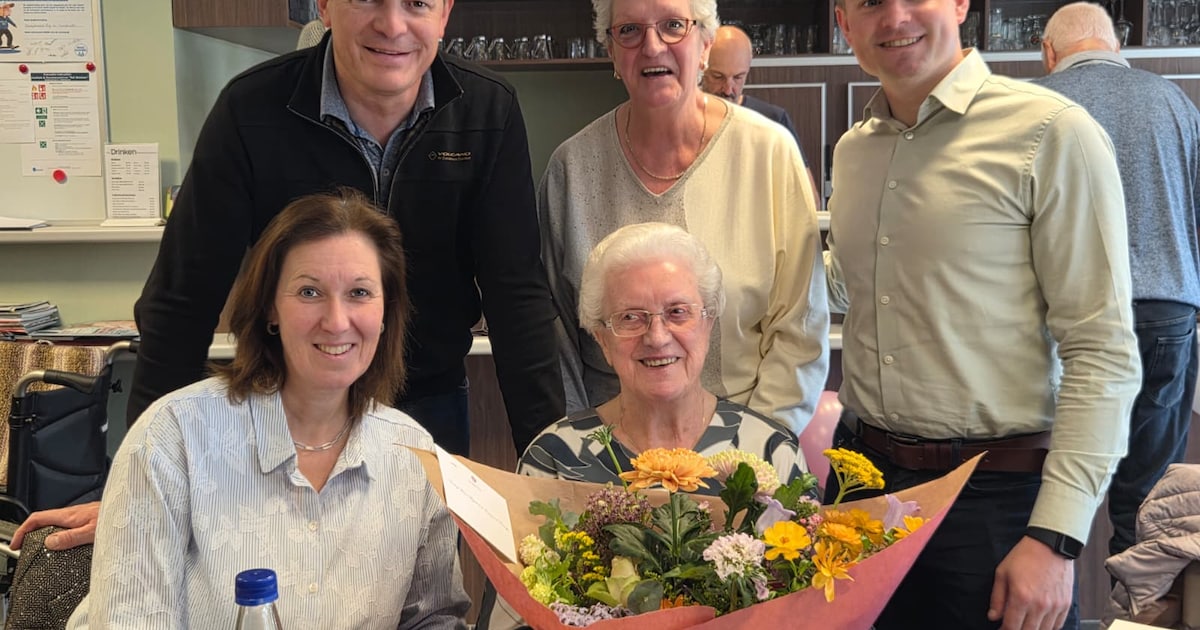 José blaast 102 kaarsjes uit in woonzorgcentrum Sint-Maria in Brecht ...