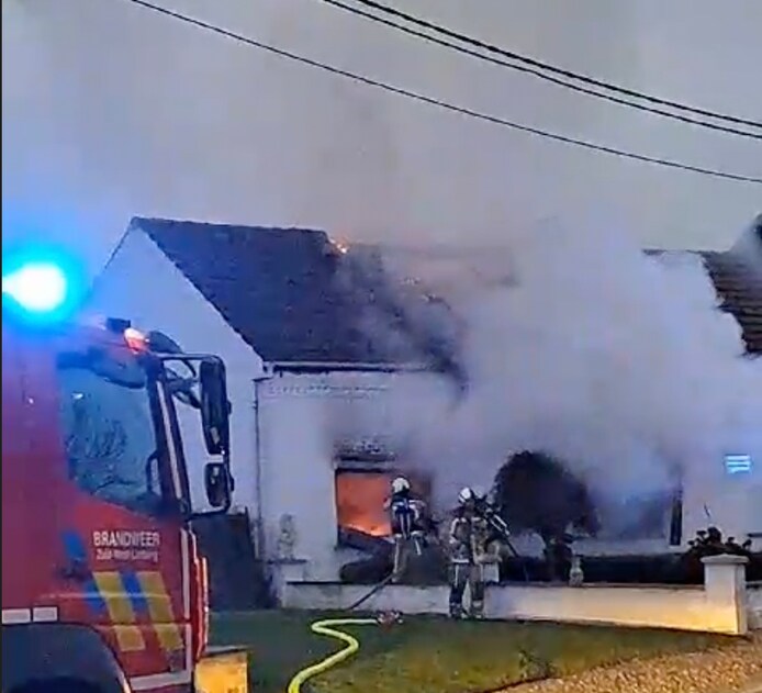 Uitslaande brand in Geetbets: “Houd ramen en deuren gesloten” | Geetbets | hln.be
