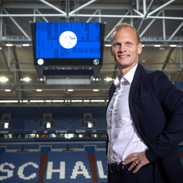 Karel Geraerts wacht loodzware taak bij “enorm” Schalke: “Dit is de op ...