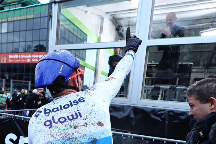 25 jaar na zijn papa: impressionante Thibau Nys kroont zich voor het eerst tot Belgisch kampioen ...