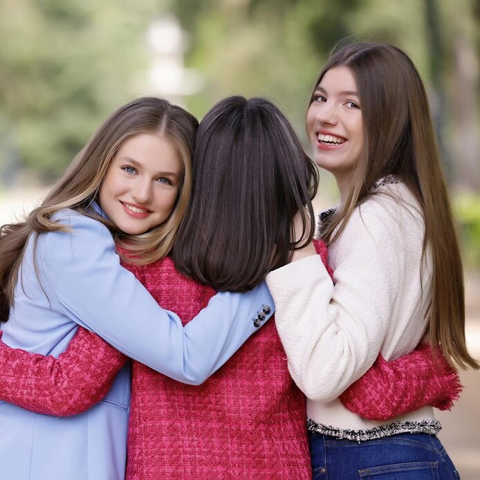 IN BEELD. Spaanse koning Felipe en koningin Letizia delen stralende ...