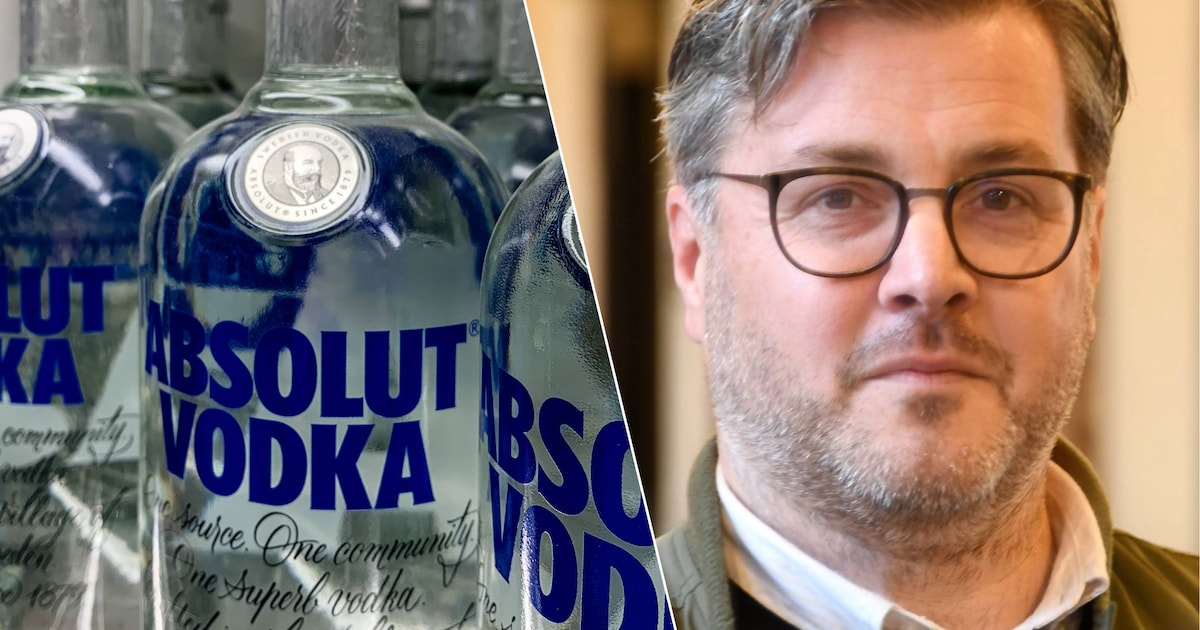 Automobiliste die dronken betrapt werd met fles wodka tussen haar benen ...