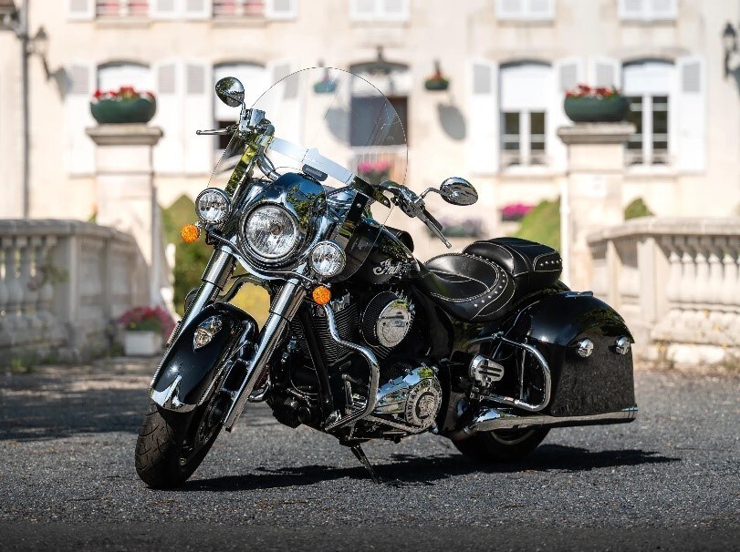 Iconische motorfiets van Johnny Hallyday gaat onder de hamer tijdens ...