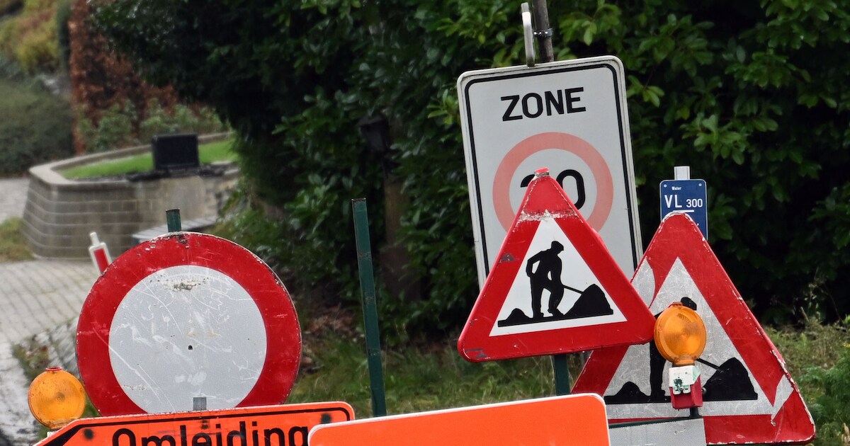 Hinder door werken aan hoek Peter Benoitlaan-Gentpoortstraat | Deinze | HLN.be