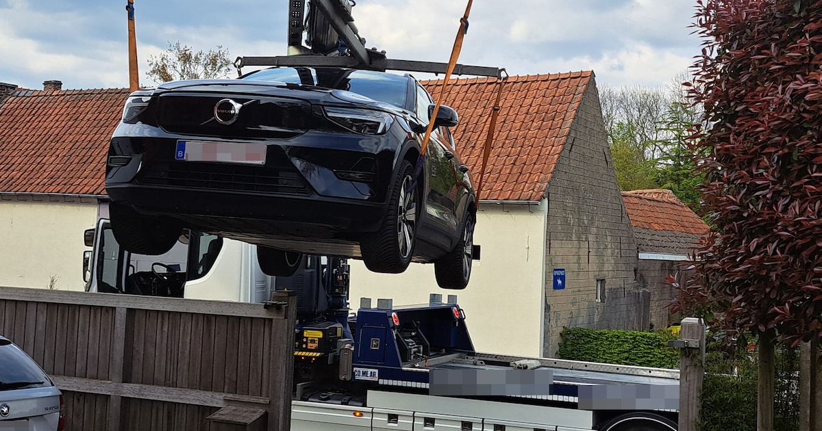 Elektrische auto in panne? Dubbele pech: slepen kan niet, dus moet er ...