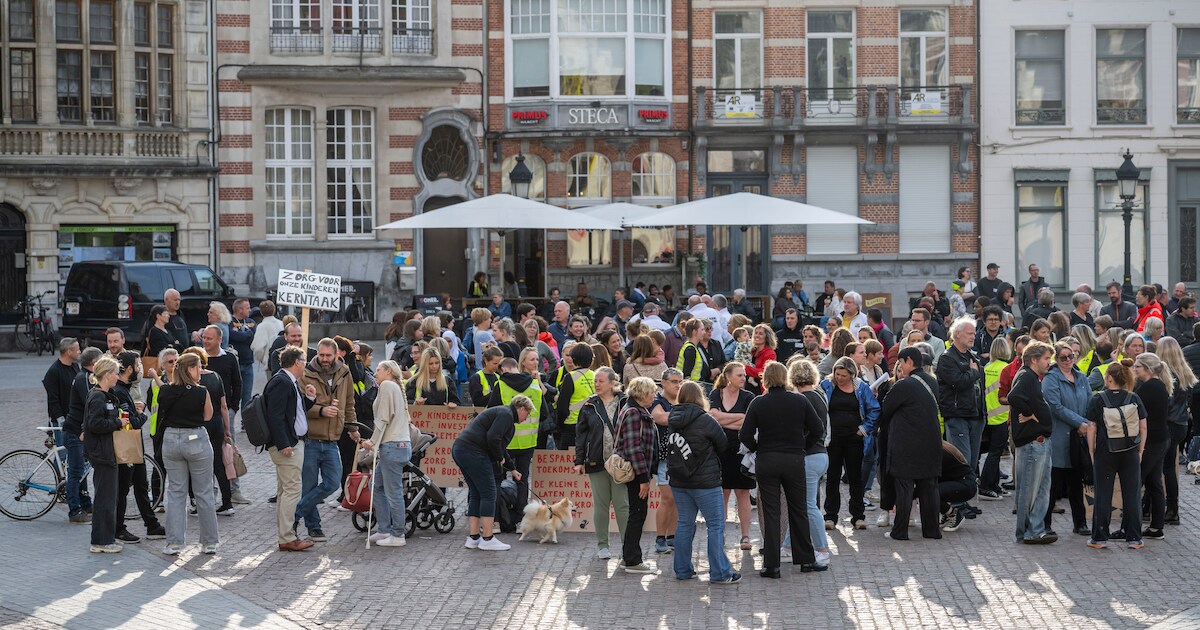 Protest en boegeroep op Grote Markt: actievoerders tonen onvrede tegen ...