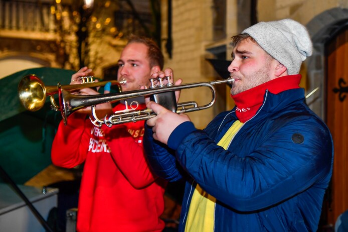 Volk blijft toestromen voor kaartenverkoop Ros Beiaardommegang: ruim ...