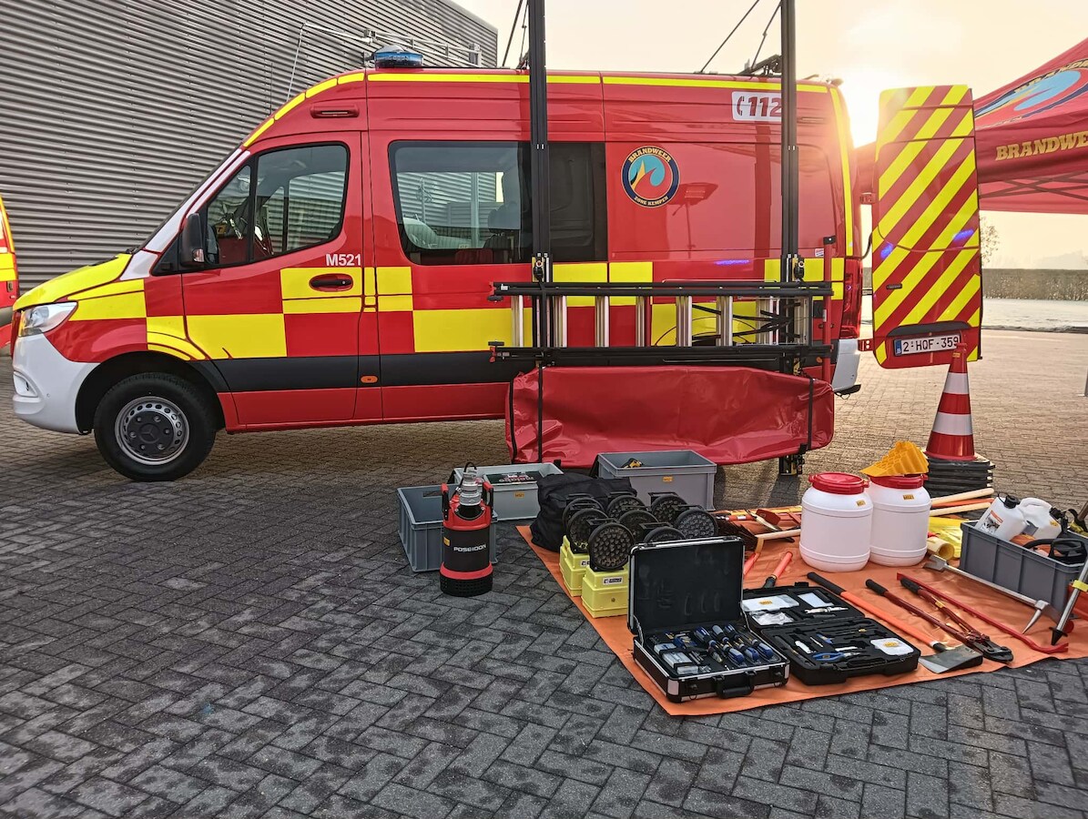 Brandweer Zone Kempen stelt twaalf nieuwe, uniforme voertuigen voor in ...