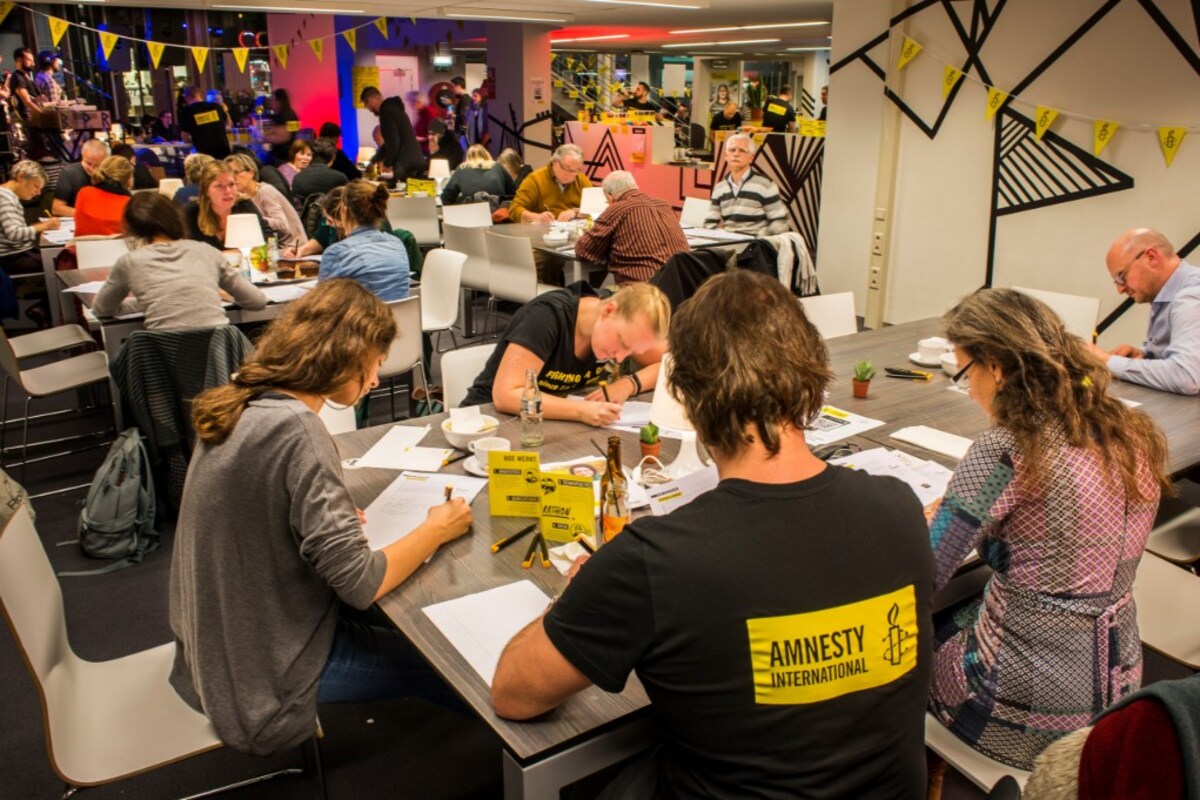 Schrijfmarathon van Amnesty strijkt neer in bibliotheek Bornem | Bornem ...