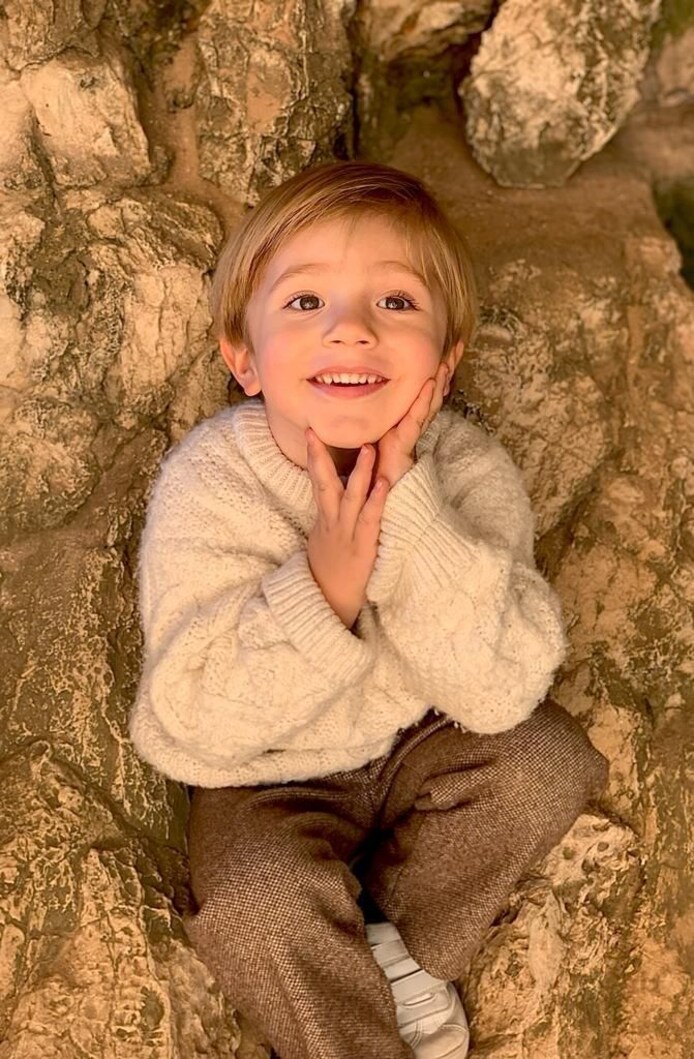 Mama Vicky en broertje Senn (10) nemen afscheid van plots overleden ...