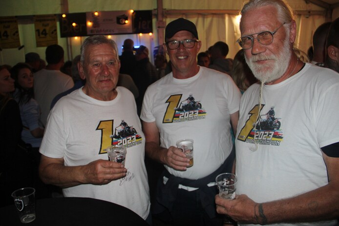 KIJK. Oostrozebeke huldigt wereldkampioen zijspancross Marvin ...