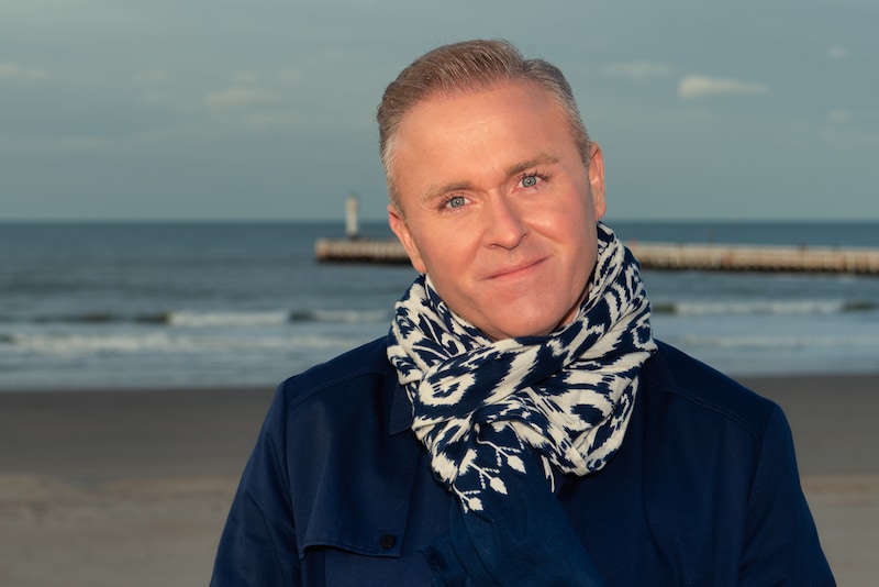 Koen De Smet brengt op 6 april een puur en intiem eerbetoon aan Benny ...