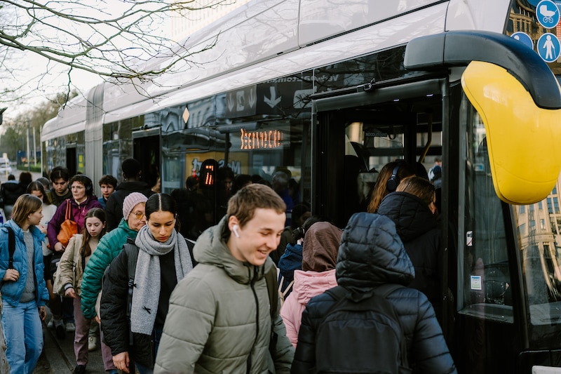 De Lijn verhoogt boetes voor zwartrijden voor het eerst in tien jaar ...