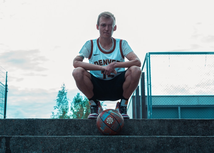 KIJK. Joeri uit Heule overleefde miraculeus dodehoekongeval en lanceert ...